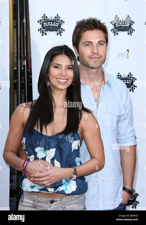 Roselyn Sanchez 和 Eric Winter Eric Winter On Rookie Character