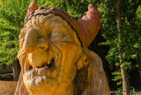 Ko Je Baba Jaga Kako Je Grozna Veštica Iz Mitologije Postala