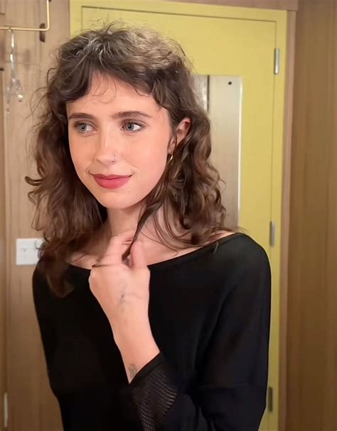Clairo Hair Cuts Hair Inspiration Hair Styles