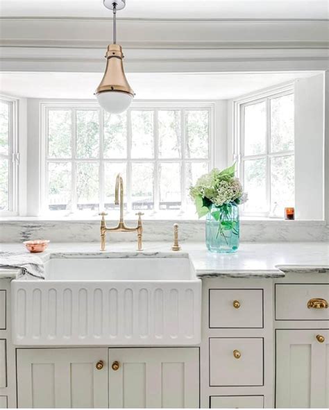 29 Enticing Gold Cabinet Knobs For A Quick Kitchen Refresh