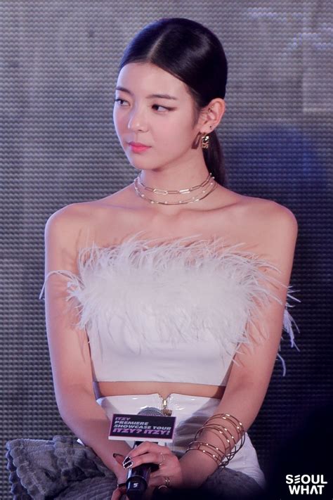 Itzy Premiere Showcase Tour Itzy Itzy In Bangkok Lia Itzy Hair Styles Kpop Girls Itzy