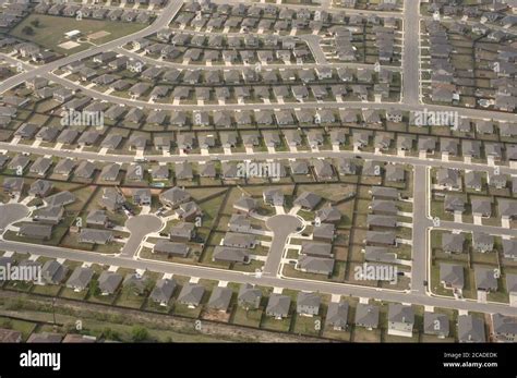 Austin Texas Usa April 2006 Aerial View Of Treeless Suburban Middle