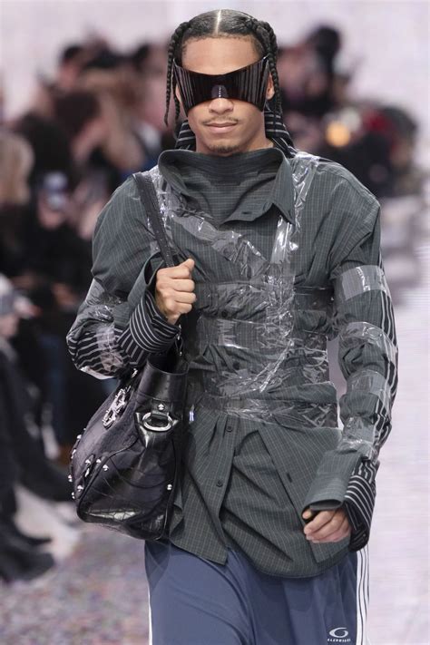 Messy Fashion Trend Explainer