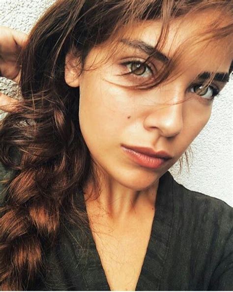 Pin De En داملا Famosos