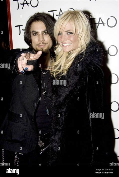 Musician Dave Navarro And Girlfriend Lindsey Hartley Walk The Red