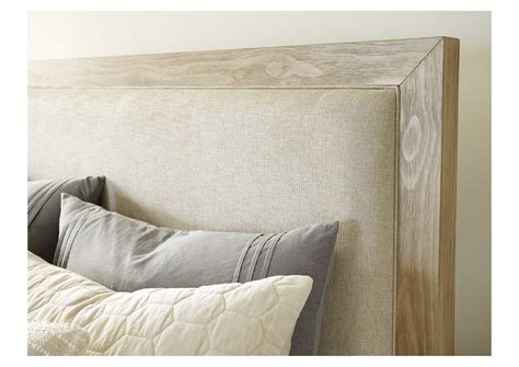 Hennington King Upholstered Bed