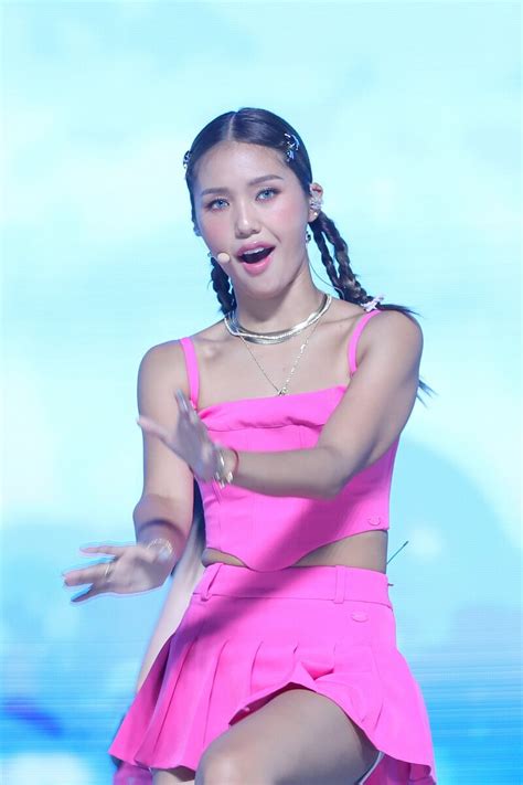 230802 Oh My Girl Mimi Celebrate At Show Champion Kpopping