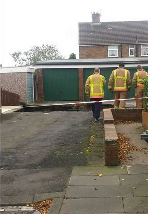 20ft Sinkhole Has Appeared In The Streets Of Gosforth Newcastle