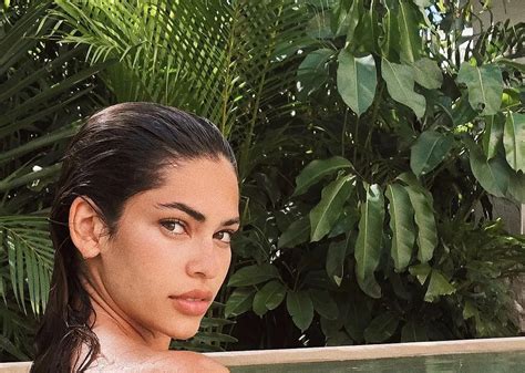 Costa Ricaanse Juliana Herz Verovert Ons Hart Door Haar Prachtige Kijkers