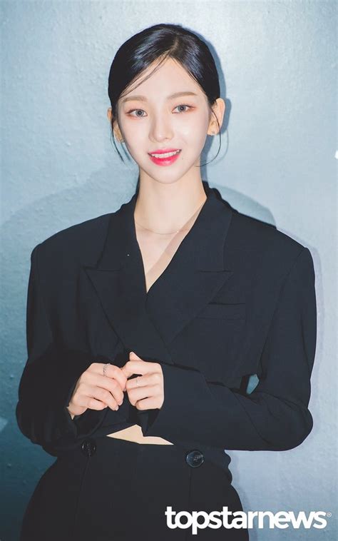 [hd포토] 에스파 Aespa 카리나 수줍은 미소는 러블리 입생로랑 뷰티 포토콜 네이트 연예