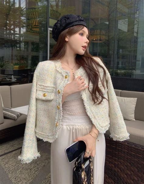 비스켓바스켓 라운드넥 로맨틱 하객 트위드 트위드자켓 가을자켓 간절기자켓 트위드보석자켓 보석자켓 트위드코트 하객룩 가을하객코디 가을하객코드 가을하객자켓 로맨틱룩 로맨틱자켓