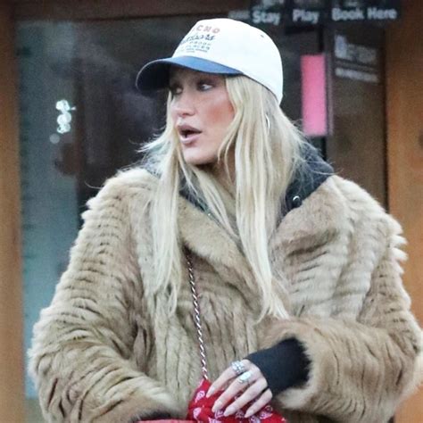 Its Here The 2026 Way To Wear Leggings And Uggs