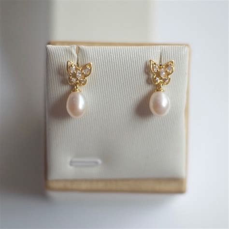 Master Pearl ต่างหูไข่มุกแท้ รุ่นผีเสื้อมาคีส์ เรือนเงิน S925 Shopee Thailand