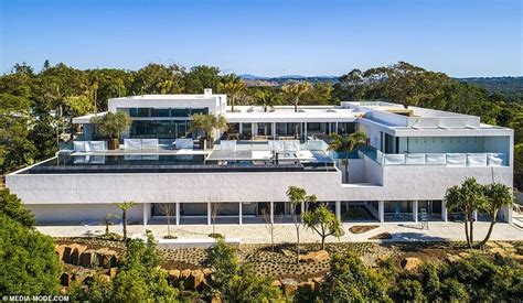 Chris Hemsworth And Elsa Pataky Add Finishing Touches To Mansion