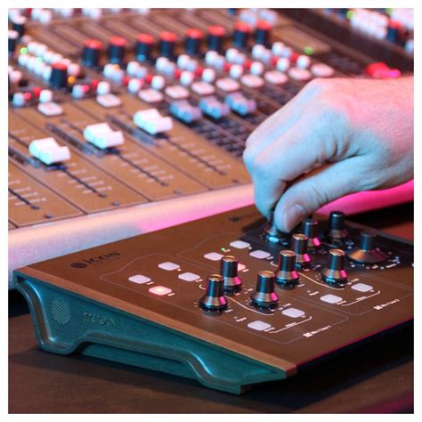 Icon 32ci Usb Audio Interface With Harrison Mic Preamps At Gear4music