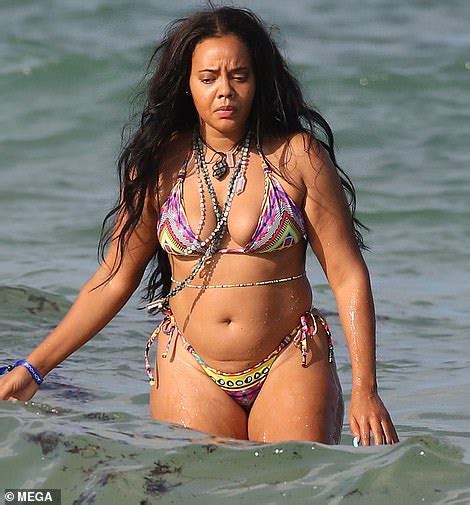 Angela Simmons En Bikini En Media Takeout The Braxton Sisters Swim