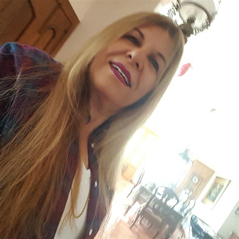 שולה ויטורי On Reels Facebook