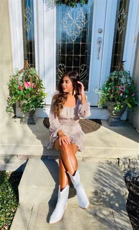 20 Sizzling Fall Outfits With Cowgirl Boots Unleash Your Inner Country