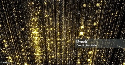 황금 반짝이 배경 금 반짝이는 입자 커튼 흐르는 마법의 빛 떨어지는 불꽃 빛나는 불꽃 스레드와 반짝이는 반짝임 눈부심 입자에 대한 스톡 벡터 아트 및 기타 이미지 Istock