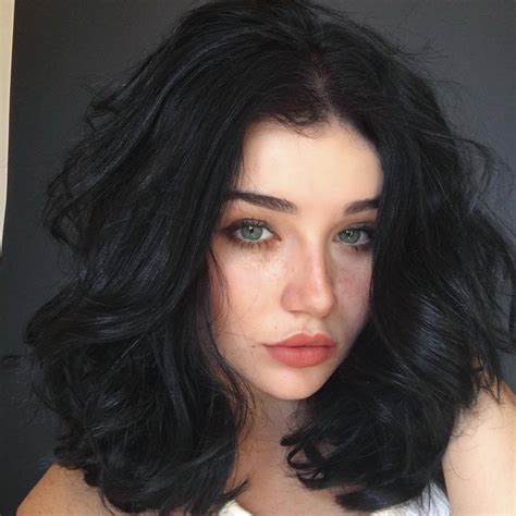 Jet Black El Color De Pelo Negro Brillante Y Sensual Que Es Tendencia
