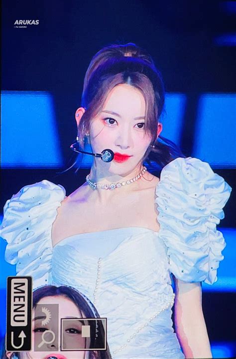 Le Sserafimさくら チャールズニュースとユーモア