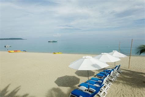 White Beach In Laiya Batangas 13 Best Beaches In Batangas