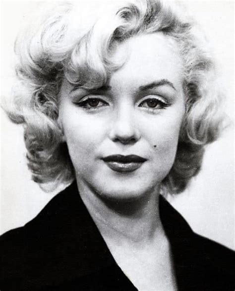 Marilyn On Red Velvet By Tom Kelley 1949 Rmarilynmonroe