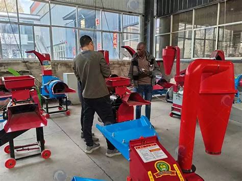 Uganda Customer Visits Taizy Silage Machine Factory