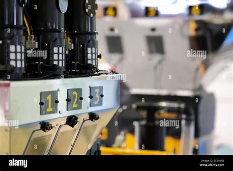 Gravimetric Raw Material Dosing System For Plastic Extrusion Lines