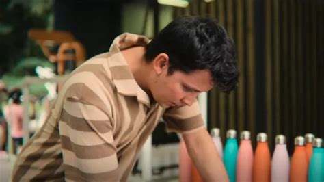 Puma Down­town Tow­elling Po­lo Shirt Worn By Otis Milburn Asa