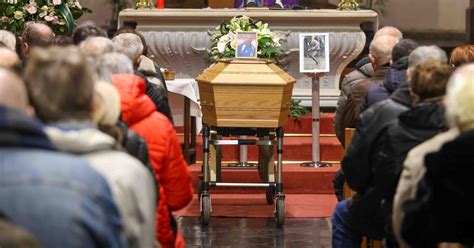 La Légende Du Sporting Daniel Mathy Est Partie Sur Lair De Pays De Charleroi Ce Samedi Photos