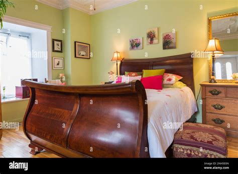 1910 Sleigh Bed