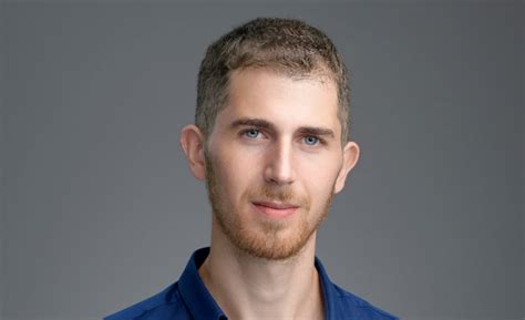 Нир Минерби Classiq Uniteai сұхбат сериясының бас директоры және