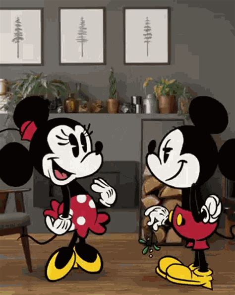 100 Mickey Mouse S