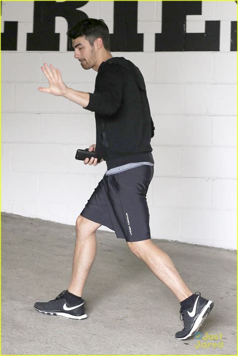 Joe Jonas Grabs Some Grub After Mid Week Workout Photo 645747 Photo