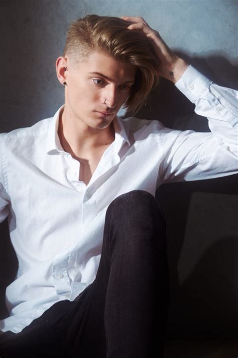 Portfolio Model Agency Reuben