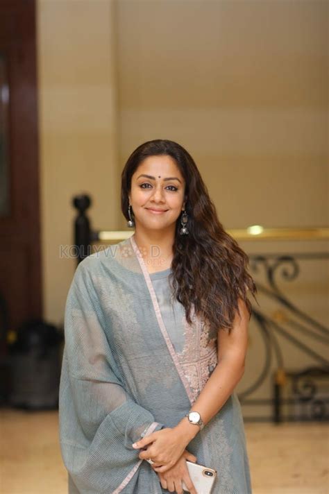 Actress Jyothika At Ratchasi Audio Launch Photos 01 232894