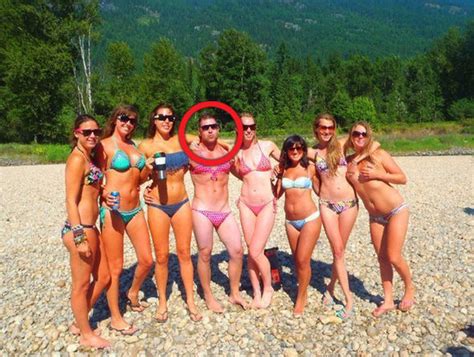 Can You See Spot Why This Bikini Group Shot Has Gone Viral Uk