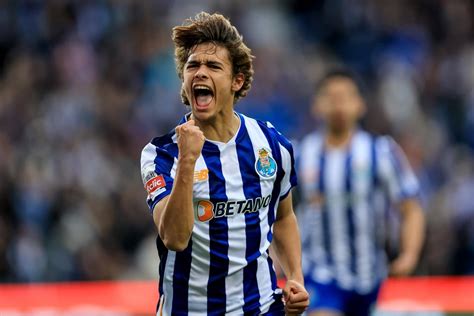 Rodrigo Mora Renova Com Fc Porto Renascença