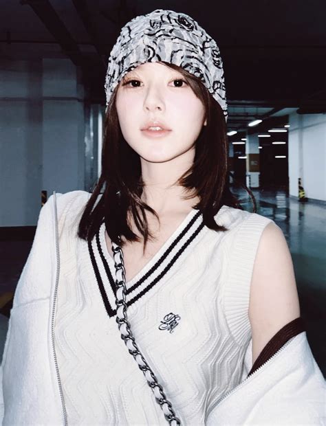Lộ ảnh Triệu Lộ Tư Bơ Phờ Ngồi Xe Lăn