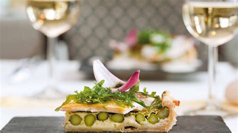 Bachsaibling Auf Spargeltarte Landlust Hotels