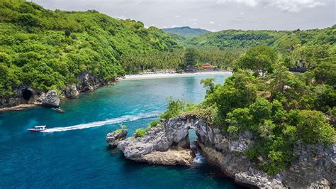 Visitbali The Gorgeous Crystal Bay At Nusa Penida