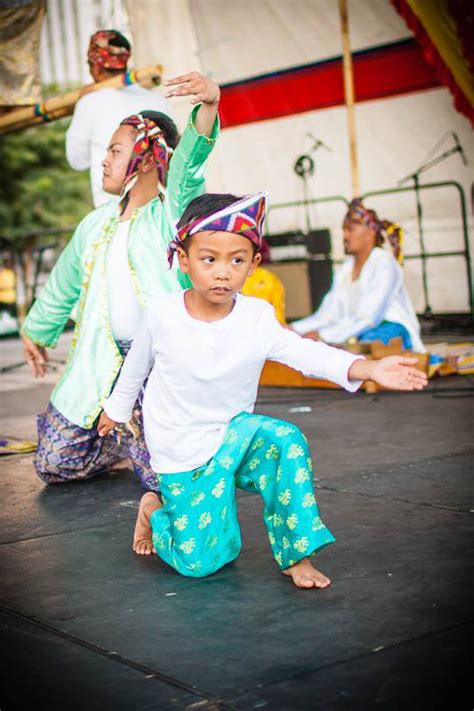Malaya Filipino American Dance Arts Performs Pangalay Dance And