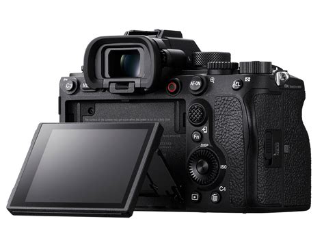 Полнокадровая беззеркальная камера Sony Alpha 1 способна снимать видео ...