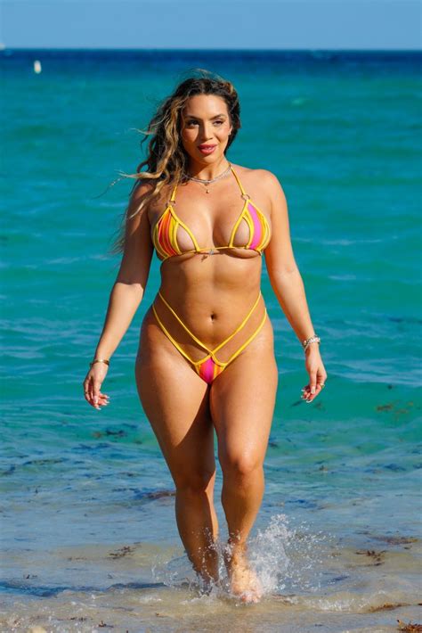 Araqueenbae Hot In Bikini 12thblog