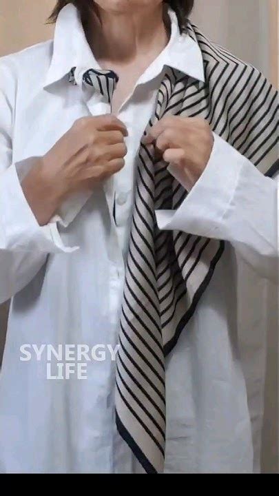 감각있는 패션코디는 한 끗 차이💢 밋밋한 셔츠를 살려주는 스카프 연출법 스카프매는법 Youtube