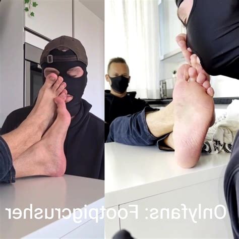 Twink Foot Slave Sniffing Between My Stinky Toes