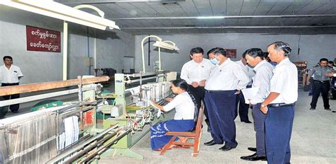 စက်ရုံများ၊ ဦးစီးဌာနနှင့်သင်တန်းကျောင်းကို ပြည်ထောင်စုဝန်ကြီး ဒေါက်တာခ