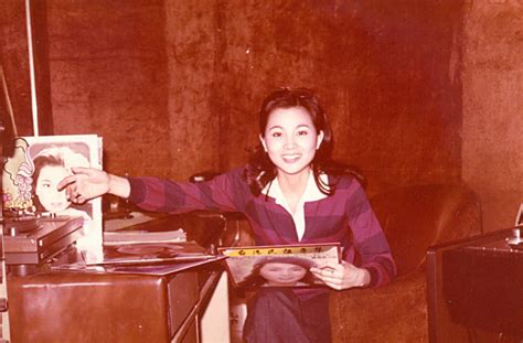 掌声响起来（1986年凤飞飞演唱的流行歌曲） 百度百科