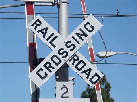 20000 Free Railroad Crossing Sign And Railroad Crossing Images Pixabay